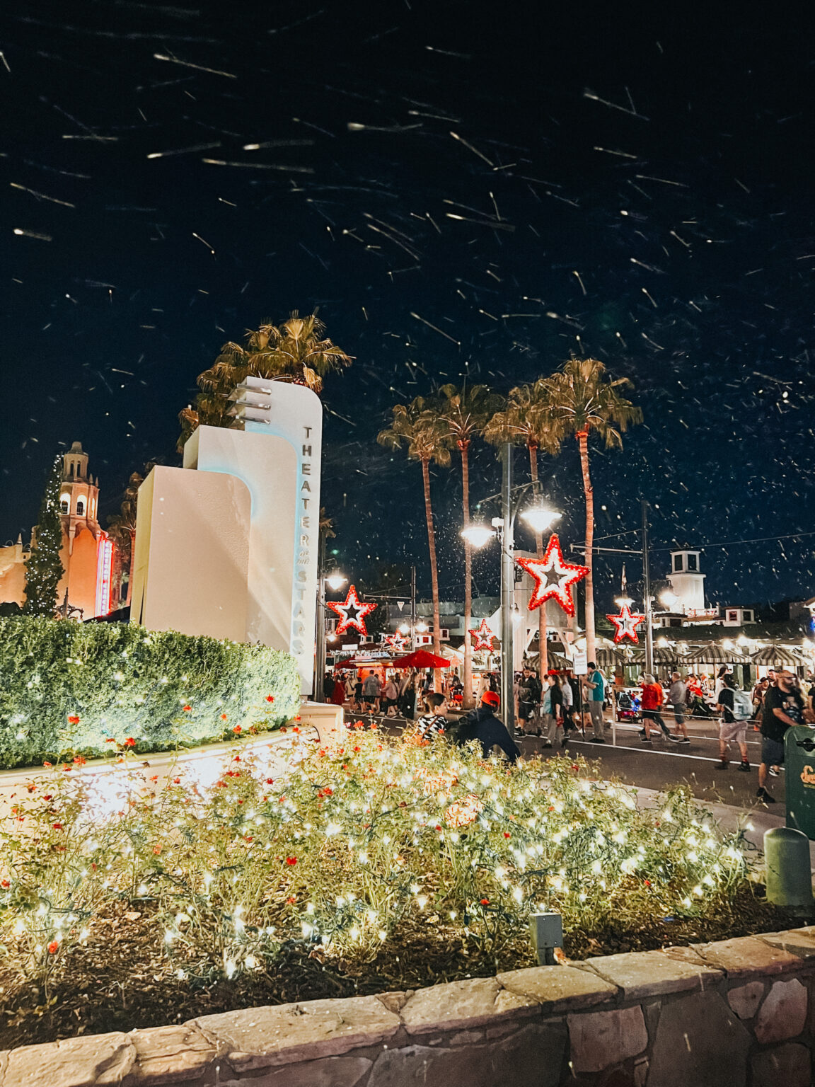 Where to Find Snow at Walt Disney World This Holiday Season - Pink and ...